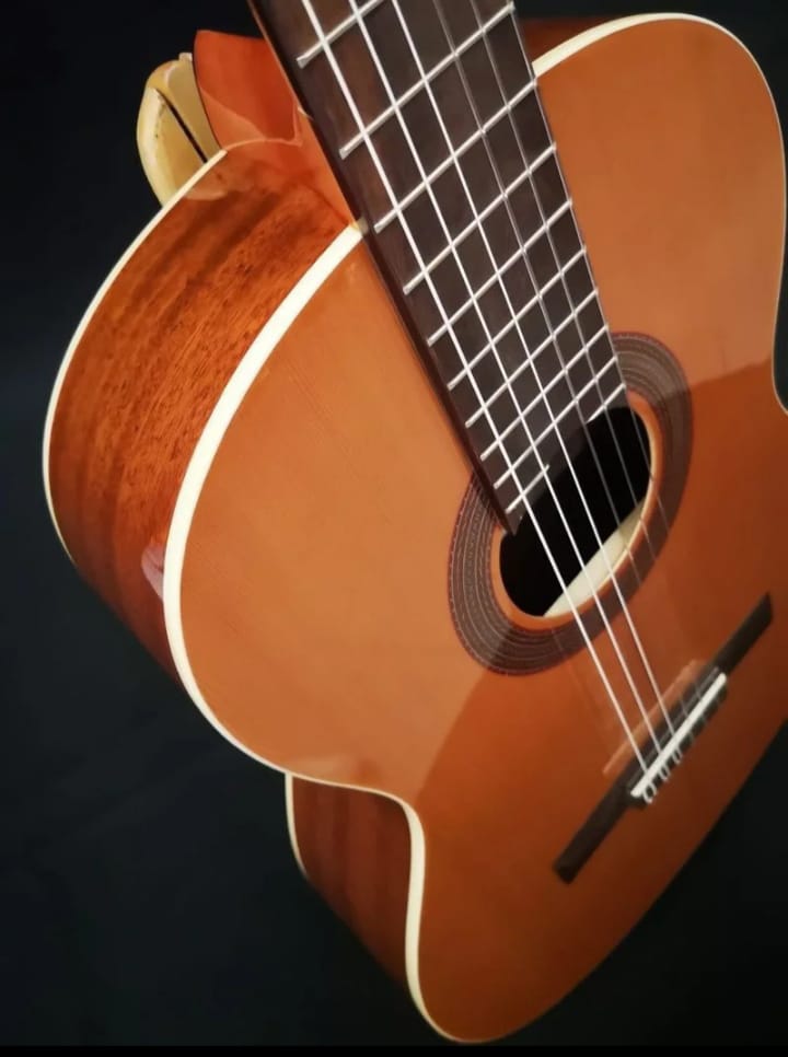 Guitarra Caro Modelo AL3 – Clásico Sonido, Toque Flamenco – Para Músicos